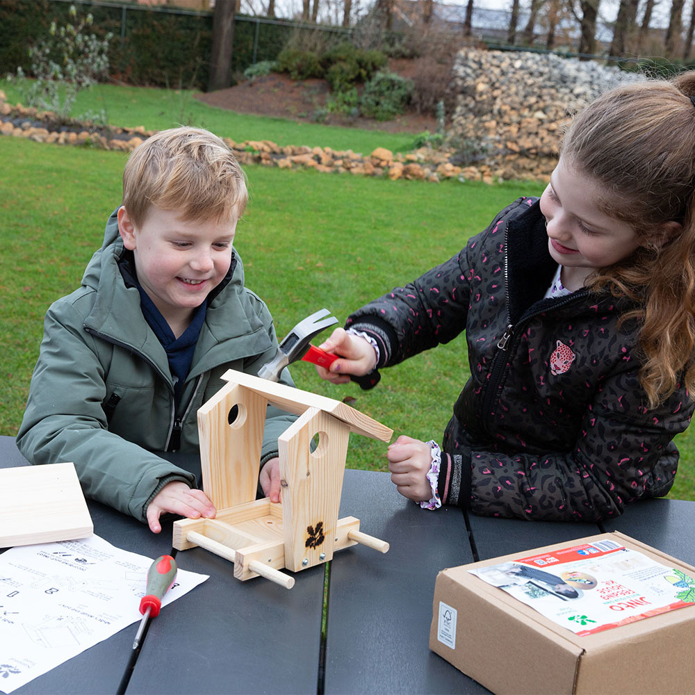 National Trust Kids Build-Your-Own Jinto Feeding House Kit